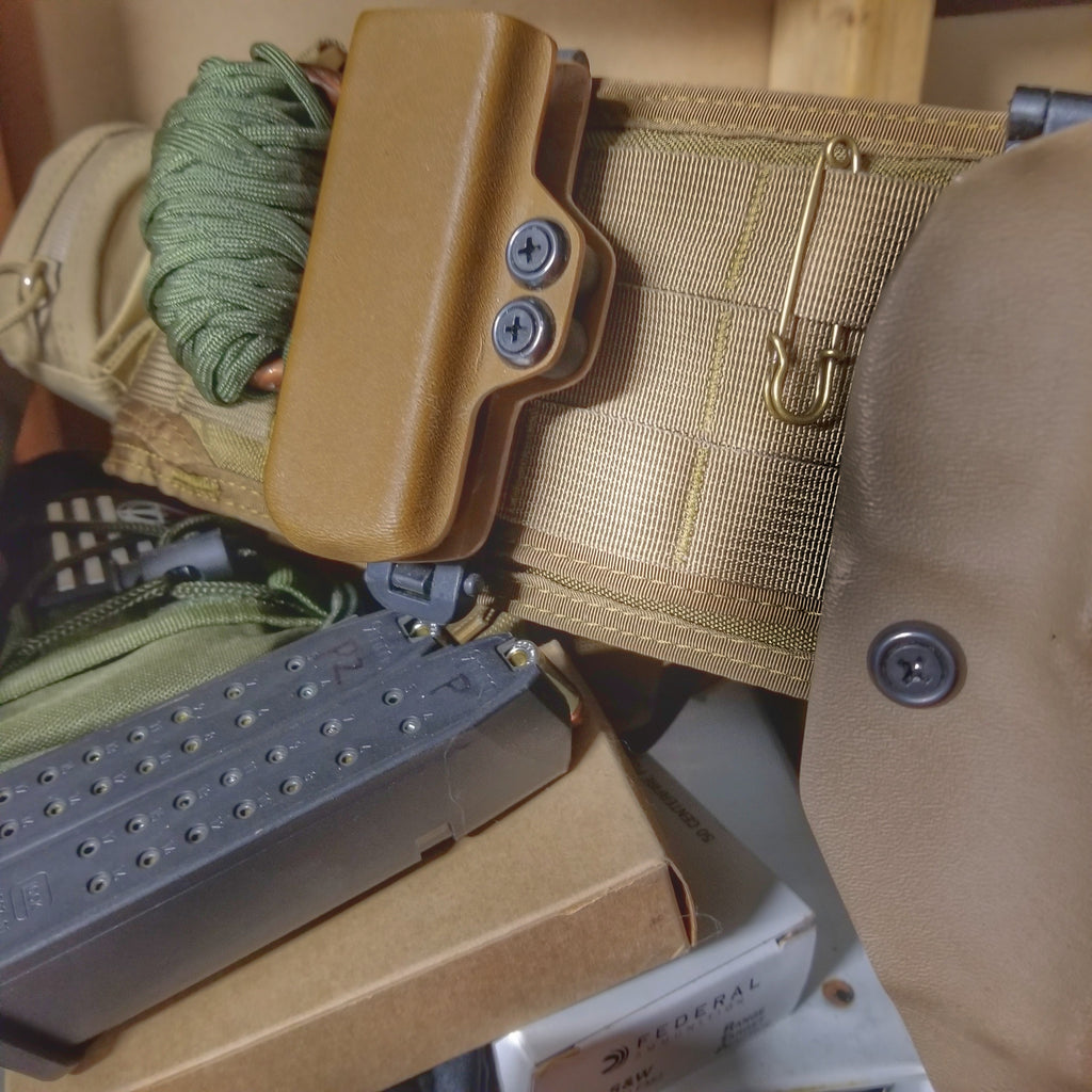 Bushcraft Safety Pin - A tactical carbiner style clip – Superesse ...